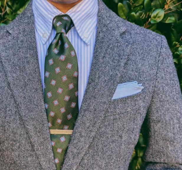 Ardsley Olive Tossed Square Tie – Mountain & Sackett